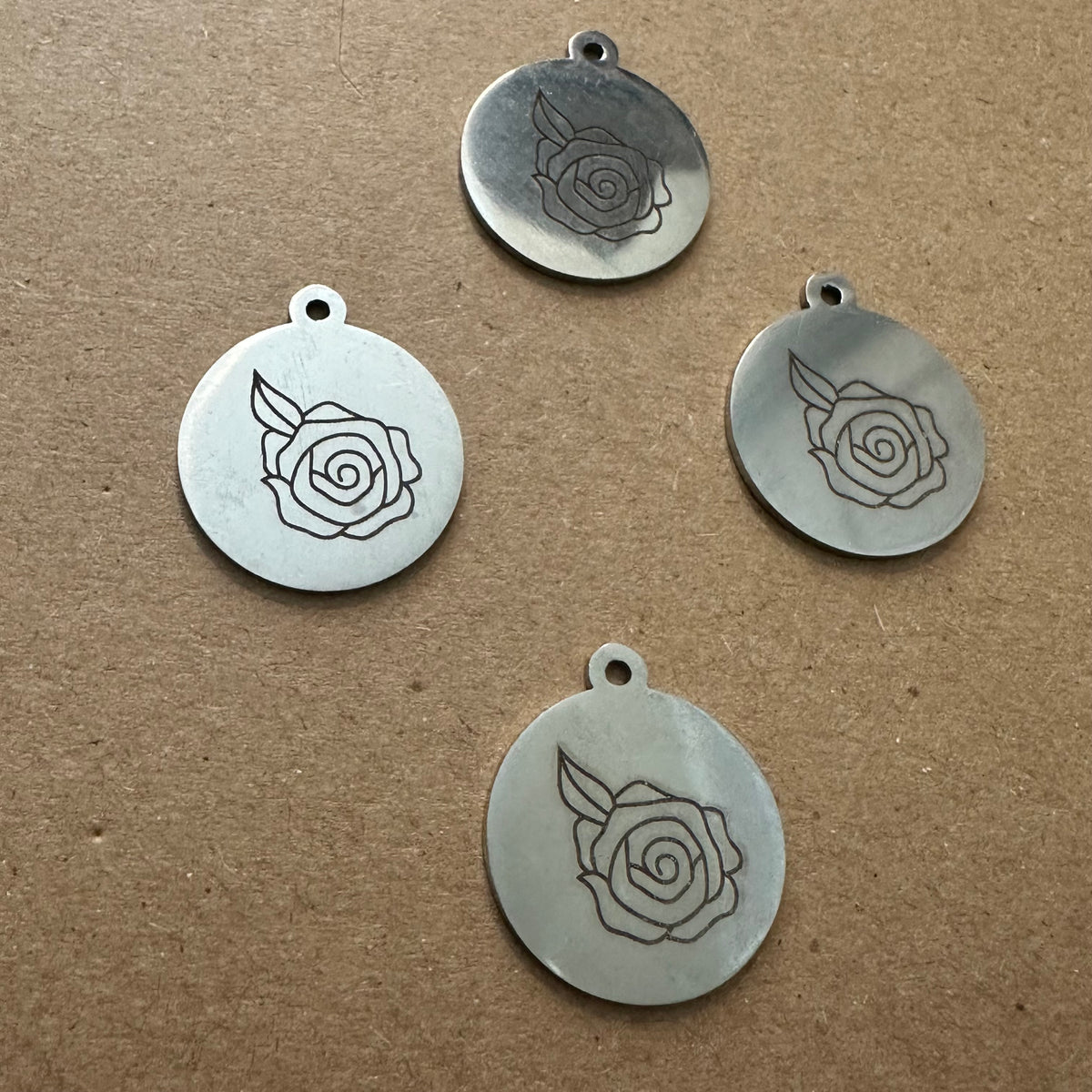 Rose charms SS – Royalty and Beads